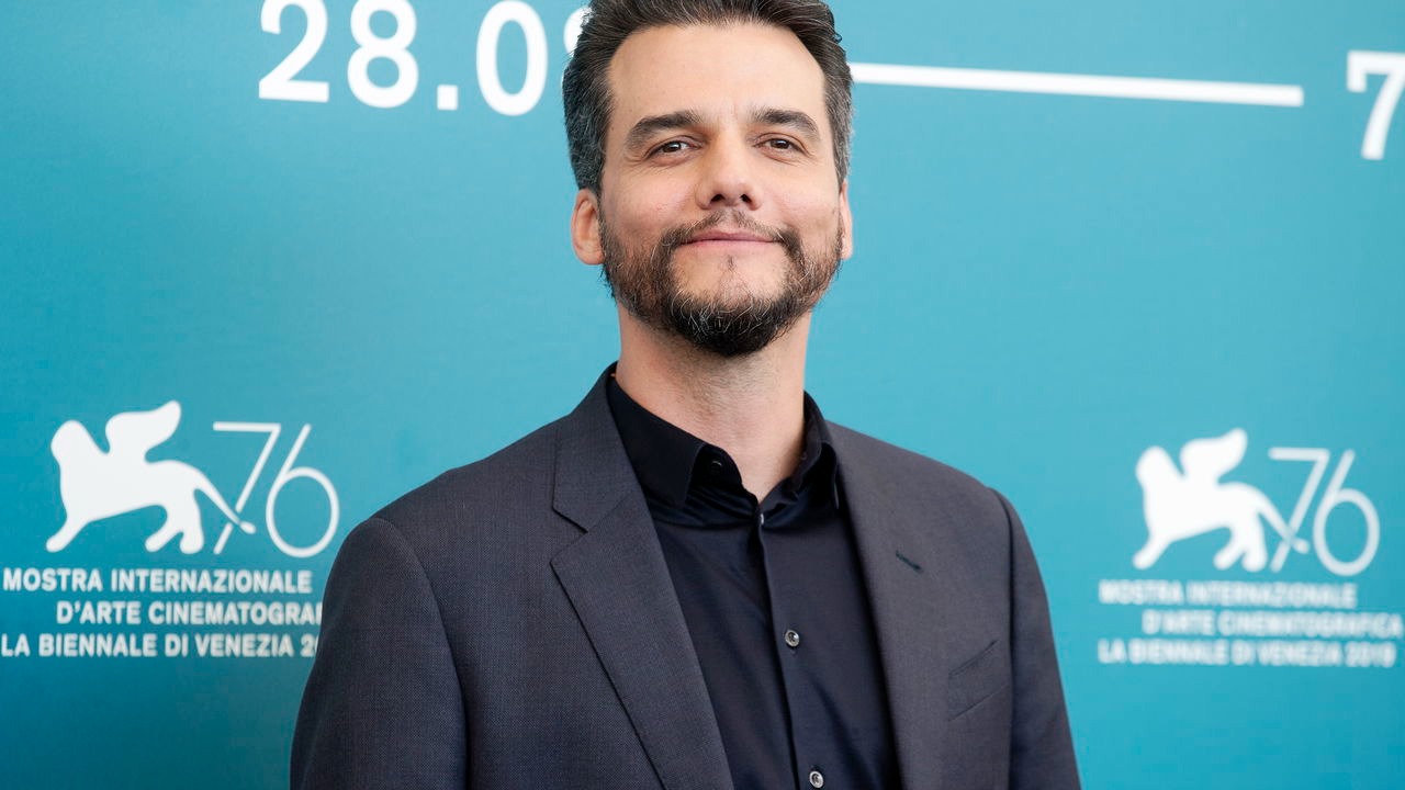 Wagner Moura vai dirigir e estrelar filme com Elisabeth Moss e Sofia ...