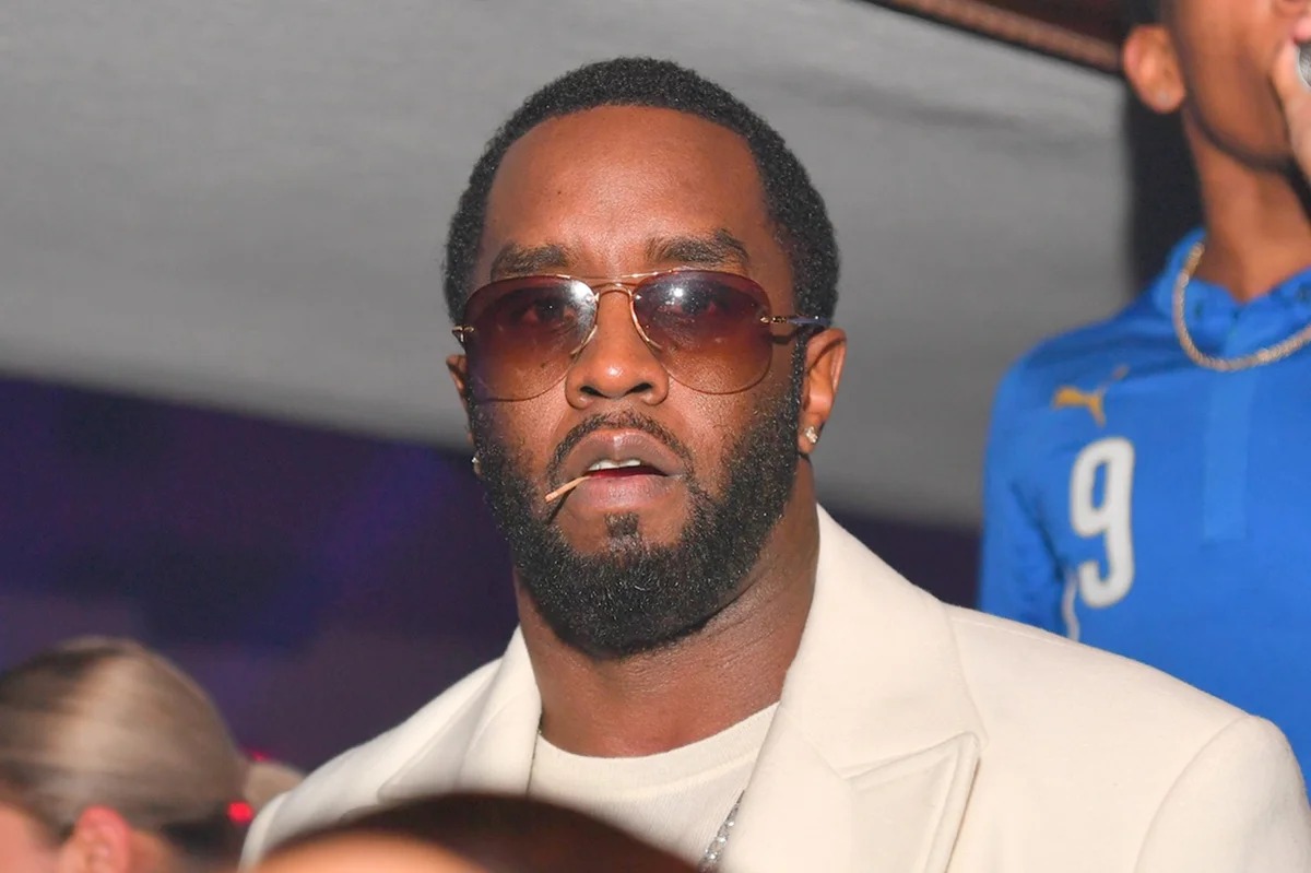 Sean Diddy Combs é acordado com faca no pescoço em prisão, diz jornal ...
